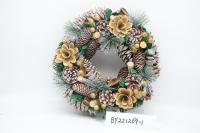 China Wholesale 60cm Artificial Christmas Wreath with Pine Cones and Garland Door Decoration for sale