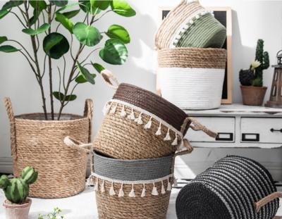 China Natural Seagrass Storage Basket with Handles Eco Friendly Toy Clothes Basket 40x30x25 cm for sale