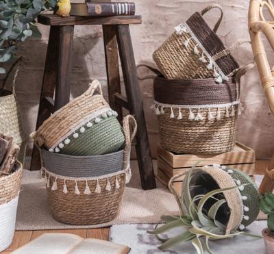 China Natural Seagrass Storage Basket with Handle Eco Friendly Toy Clothes Organizer 40x30cm for sale