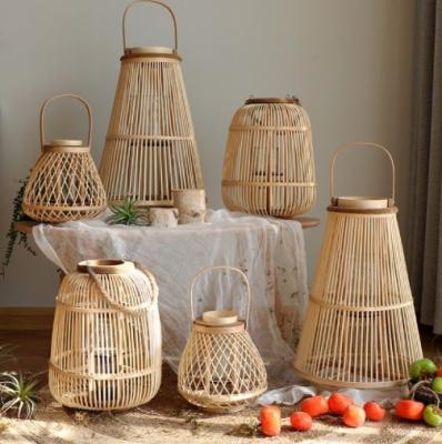 China Natural Rattan LED Lantern Candle Holder Indoor Outdoor Decoration 12x12x20cm for sale