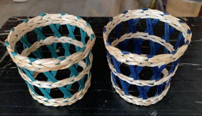 China Seagrass Bottle Carrier Wicker Detox Bottle Holder Glass Cup Holder 2 Pack for sale
