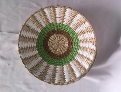 China Wholesale Seagrass Wicker Wall Baskets Hanging Decor 30cm Diameter Natural Handwoven for sale