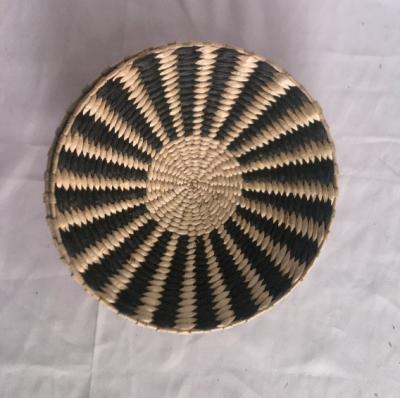 China Wholesale Seagrass Wicker Wall Baskets Hanging Decor 30cm Natural Handwoven for sale