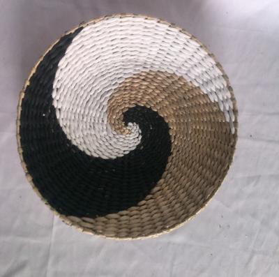 China Wholesale Seagrass Wicker Wall Baskets Hanging Decor 12 Inch Natural Handwoven for sale