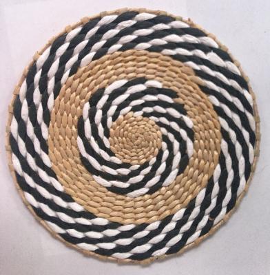 China Wholesale Seagrass Wicker Wall Baskets Hanging Decor 30cm Diameter Natural Handwoven for sale