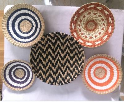 China Wholesale Seagrass Wicker Wall Baskets Hanging Decor 30cm Natural Handwoven for sale