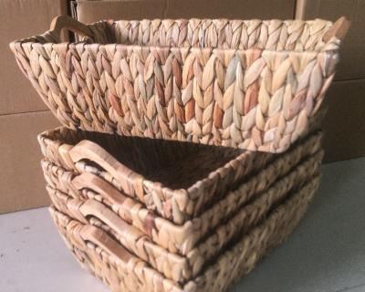 China Eco-Friendly Handwoven Water Hyacinth Storage Basket Hamper 60L Capacity for sale