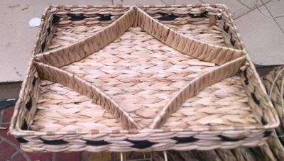 China Eco-Friendly Handwoven Water Hyacinth Storage Basket Hamper 50L Capacity for sale