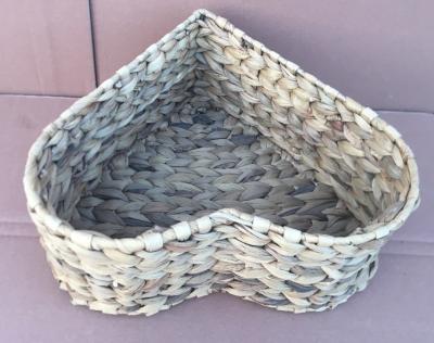 China Eco-Friendly Handwoven Water Hyacinth Storage Basket Hamper 50L Capacity for sale