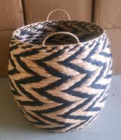 China Eco Friendly Seagrass Storage Basket 40x30cm Handwoven Water Hyacinth Organizer for sale
