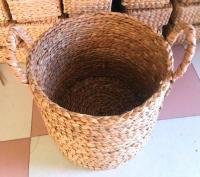 China Eco Friendly Seagrass Storage Basket 40x30cm Handwoven Water Hyacinth Organizer for sale