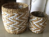 China Eco Friendly Seagrass Storage Basket 40x30cm Handwoven Water Hyacinth Organizer for sale
