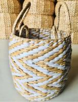 China Eco Friendly Seagrass Storage Basket 40x30cm Handwoven Water Hyacinth Organizer for sale