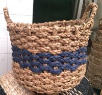 China Eco Friendly Seagrass Storage Basket 40x30cm Handwoven Water Hyacinth Organizer for sale