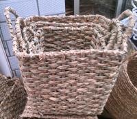 China Eco Friendly Seagrass Storage Basket 40x30cm Handwoven Water Hyacinth Organizer for sale
