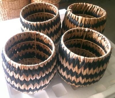 China Eco Friendly Seagrass Storage Basket 40x30cm Handwoven Water Hyacinth Fruit Organizer for sale