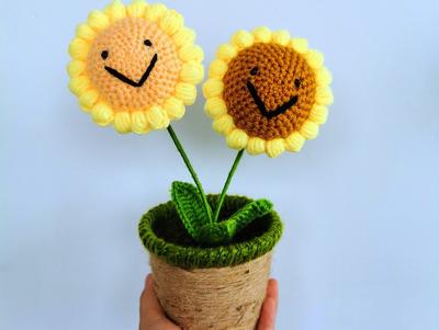 China Handmade Crochet Flower Bouquet Artificial Plant Home Decor Craft Gift 30cm for sale