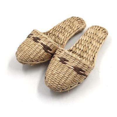 China Handmade Straw Slippers Flat Sandals for Men Women Unisex Home Couple Style for sale
