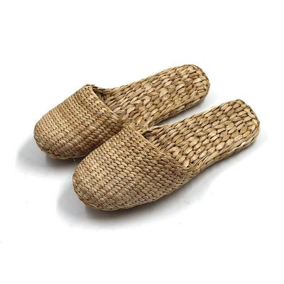 China Handmade Unisex Straw Slippers Flat Sandals Flip Flops for Home Couple Summer for sale
