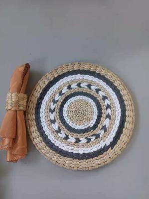 China Natural Water Hyacinth Woven Placemat 30cm Round Handmade Seagrass Rattan Straw Table Mat for sale