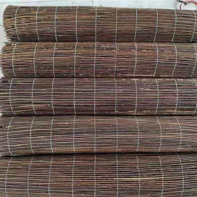 China Carbonized Natural Reed Wicker Fence Panel 180x180cm Outdoor Garden Privacy Screen for sale