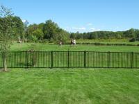 China 2000mm 3000mm Tubular Metal Fence 3 Rail Flat Top Aluminum Fence Guarding Safety for sale