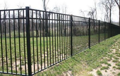 China Q195 Q235 Steel Tubular Metal Fence Powder Coated Tubular Security Fencing for sale