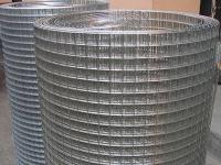China GBW Hot Dipped Galvanised Welded Wire Fence Mesh Rolls 2x1x1m for sale