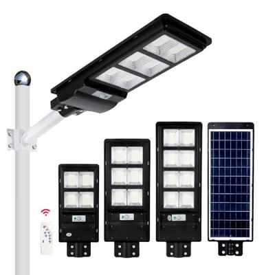 China Sustainable Lighting Solution Solar Powered LED Street Light With Long Lasting Battery for sale