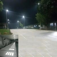 China Outdoor Dusk To Dawn 120 Watt Solar Street Light Inbuilt Batteries for sale