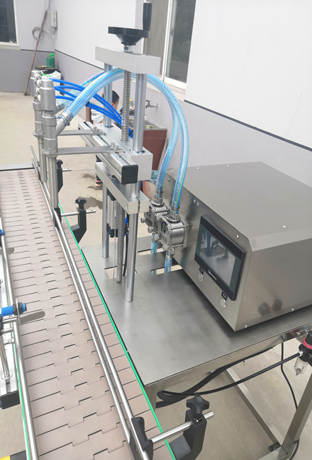 Two Heads 20 To 35BPM Gear Pump Filling Machine With Explosion Proof Electric Box 2