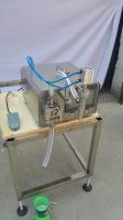 China Honey Juice Chili Table Top Liquid Filling Machine Semi Auto Glass Bottle for sale