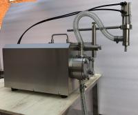 China Semi Tabletop Liquid Filling Machine 10ml To 11000ml for sale