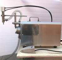 China 10 To 20BPM Tabletop Liquid Filling Machine With Hopper for sale