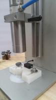 China Antibiotic Injectable 110V Semi Auto Capping Machine for sale