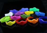 China OEM RFID Silicone Wristband EM4100 125kHz Adjustable 65mm 74mm 62mm for sale