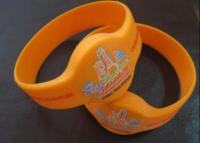 China 125kHz RFID Silicone Wristband TK4100 EM4305 T5577 Chip with QR Code Custom Logo 55mm for sale
