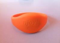 China 125kHz RFID Silicone Wristband TK4100 EM4305 T5577 Chip with QR Code Custom Logo 55mm for sale