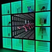 China 2024 Customized Thickness Acrylic LED Abyss Mirror Display Case for Retail Smoke Shop for sale