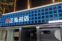 China Colorful 3D Hologram Fan Abyss Mirror Decoration for Commercial Shops 2024 Best Seller for sale