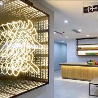 China 3D Abyss Mirror Neon Acrylic Luminous Letters with Neno Lights Delicate Custom Size Shape for sale