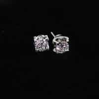 China 1 Carat Lab Grown Diamond Stud Earrings VVS1 Clarity 18K Gold Settings for Weddings and Parties for sale