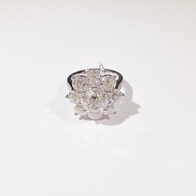 China 18K Gold Lab Grown Diamond Flower Ring 0.5-3 Carat with IGI GIA Certification for Women Engagement Wedding for sale