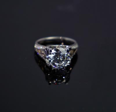 China Bullhead 18K Gold Customized Lab Grown Diamond Rings 1-3 Carat with IGI GIA Certification for Engagement Wedding for sale