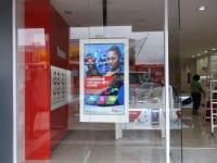 China 65Inch sunlight readable windows digital signage 4000Cd Brightness for sale
