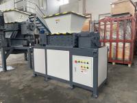 China Automatic Wood Pallet Chipper Twin Shaft Industrial Shredder 7.5KW 150-200KG Capacity for sale