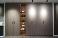 China 18mm Solid Wood Wardrobe with LED Lighting and Bag Display Rack - Custom Closet with Blum Hardware for sale