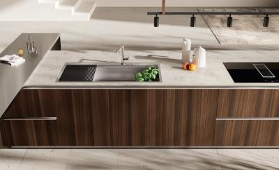 China Custom UV Wood Veneer Kitchen Cabinet with Glass Showcase - 20-40 Day Lead Time, Professional Installation for sale