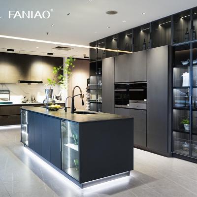 China Custom Lacquer Kitchen Cabinet with PVC Door Panels - 304 Stainless Steel Carcass, 20-40 Day Lead Time for sale