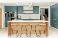China Green MDF Lacquer Open Kitchen Cabinet with Island - 18mm Plywood/Particle Board, Custom Hotel Design for sale